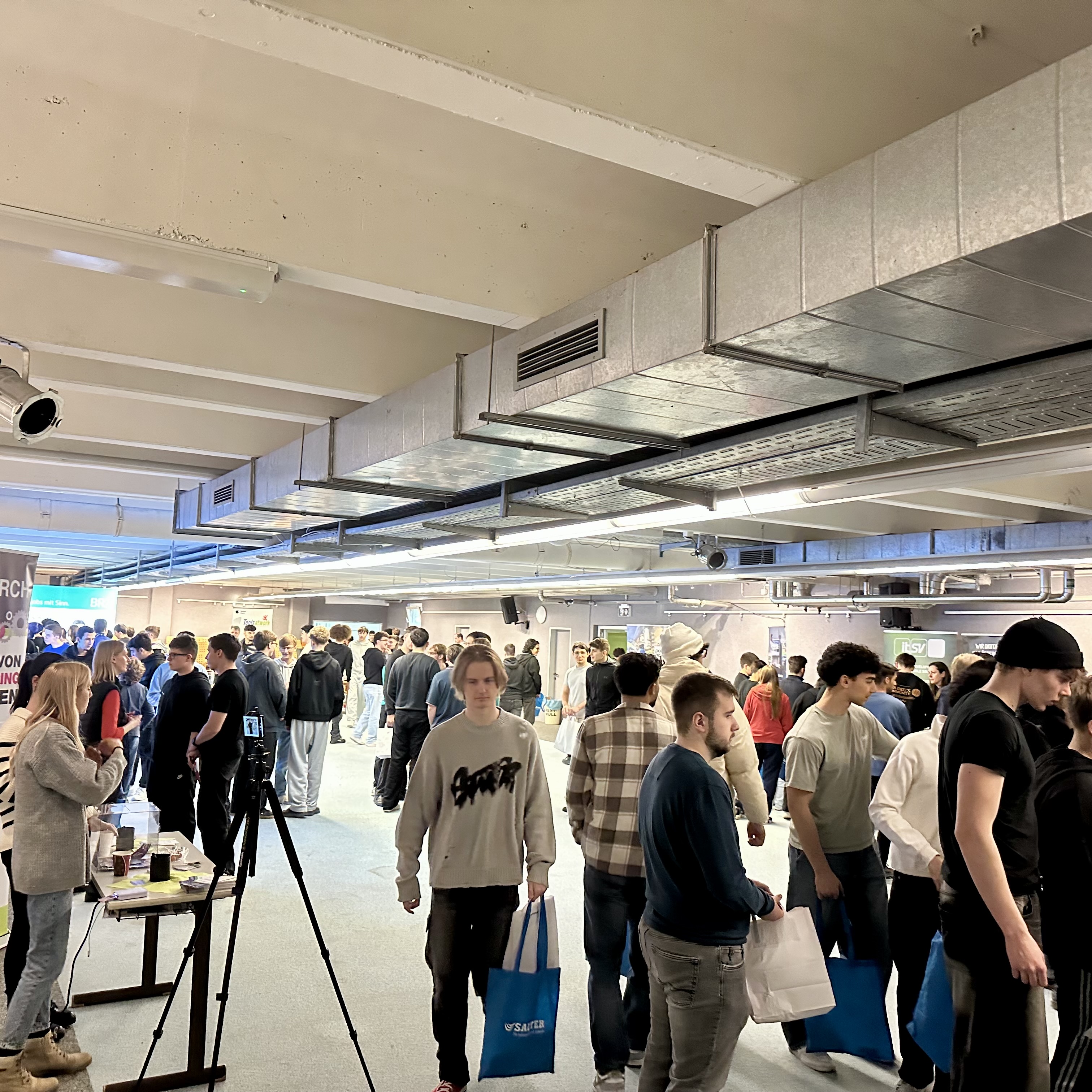 Die Tools at Work Education Spezialisten auf der Firmenmesse der HTL ...